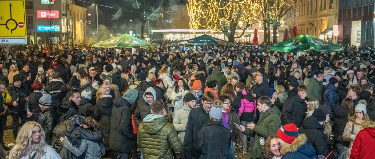 FOTO in VIDEO: V Murski Soboti leto 2026 pričakali z ognjemetom in ...