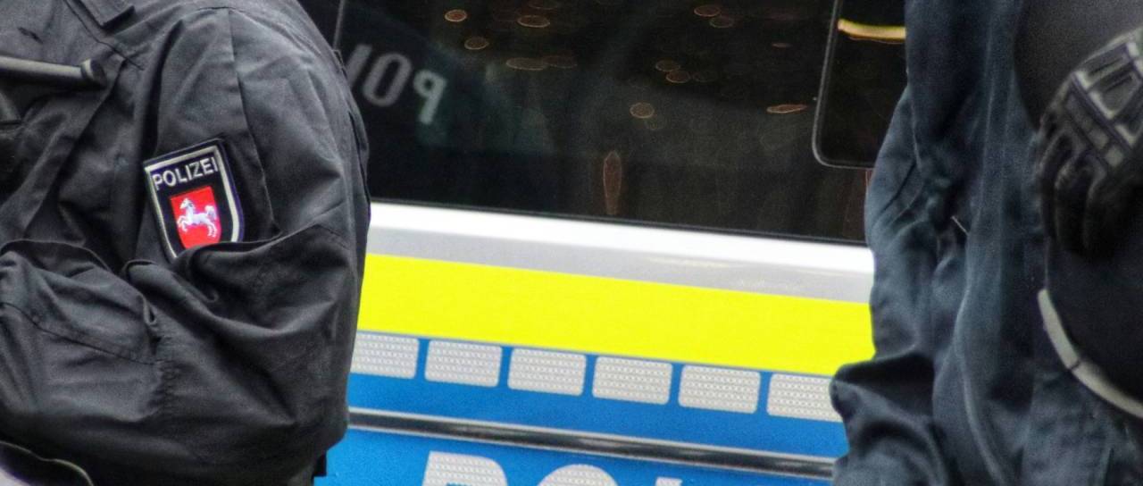 Grozljivka: Več let skrivala truplo mame, da bi še naprej dobivala ...