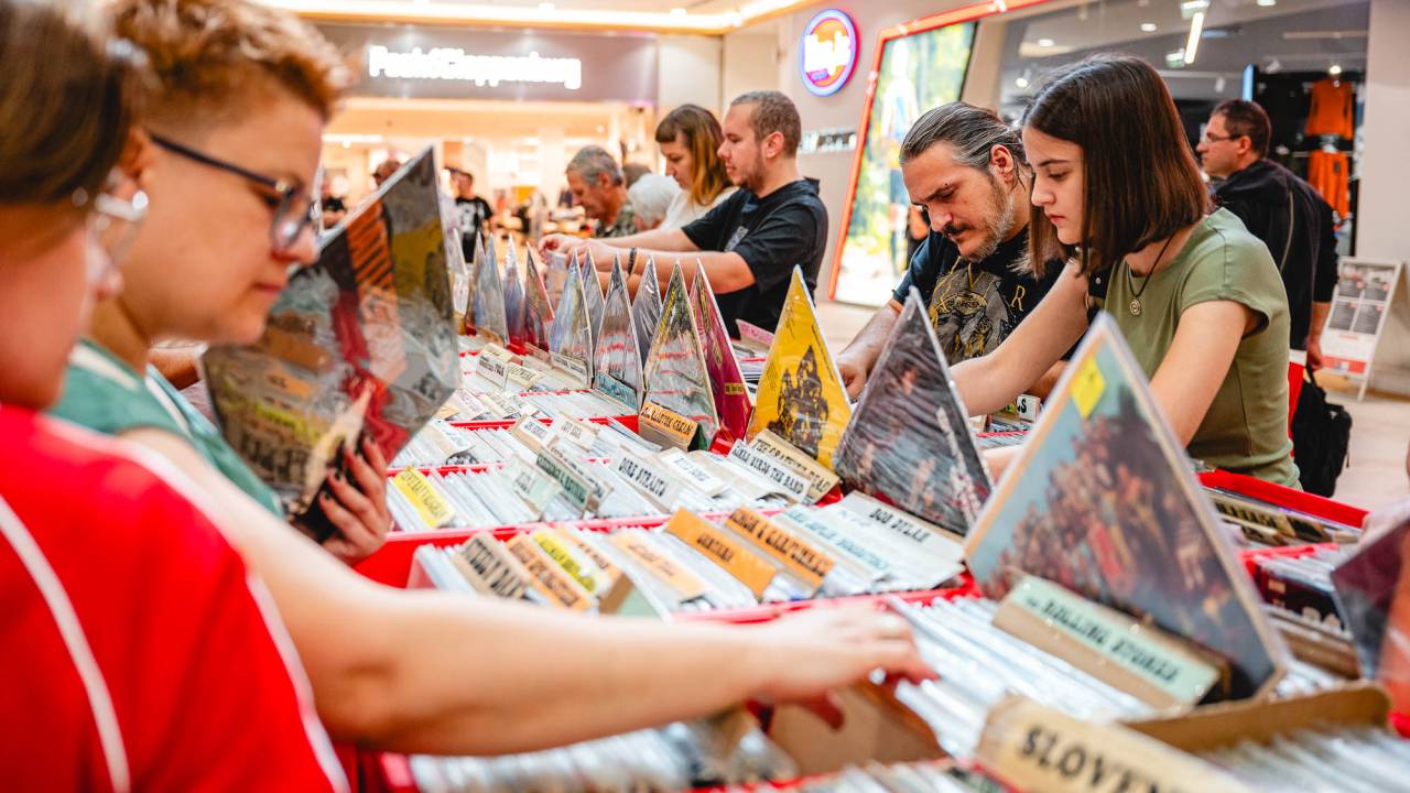 FOTO in VIDEO: Glasba za vse okuse, v Europarku je sejem gramofonskih ...