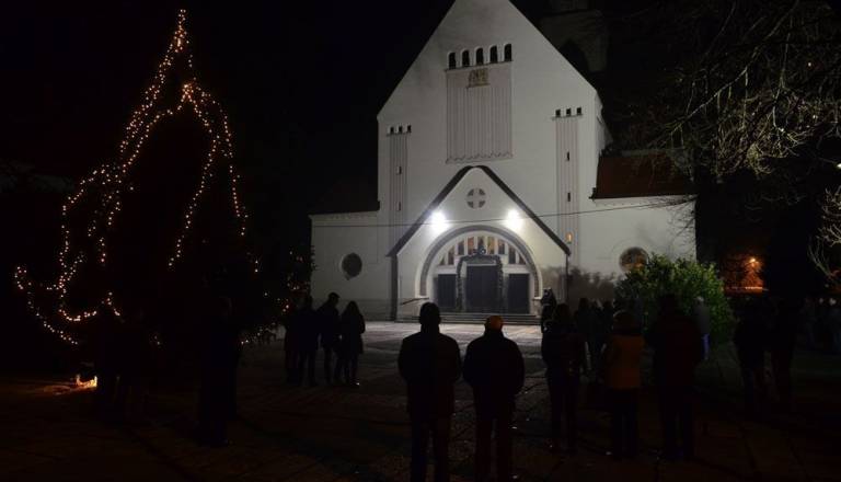 SILVESTROVANJE NA PROSTEM Z BOMB SHELL | Ptujinfo.com