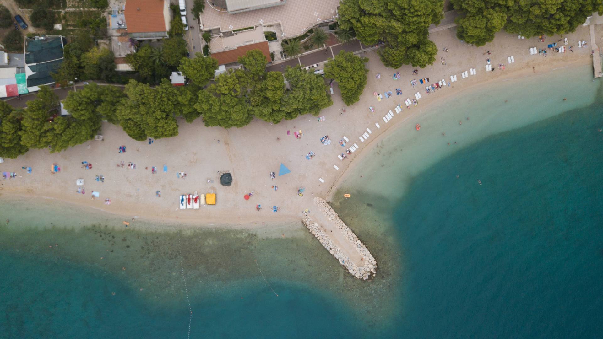 Po obisku hrvaške plaže visoka temperatura, bruhanje in driska, tam ...