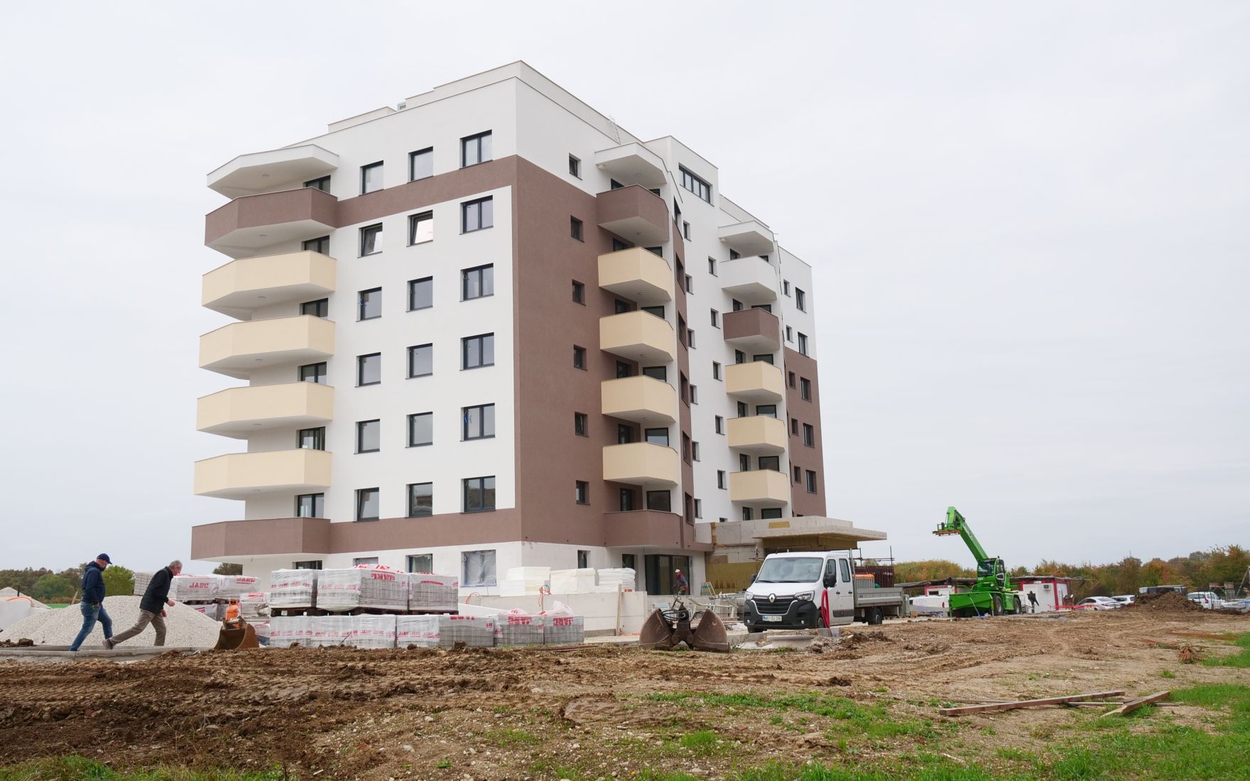 FOTO in VIDEO: Gradnja bloka na Lendavski pred koncem, kako gre s ...