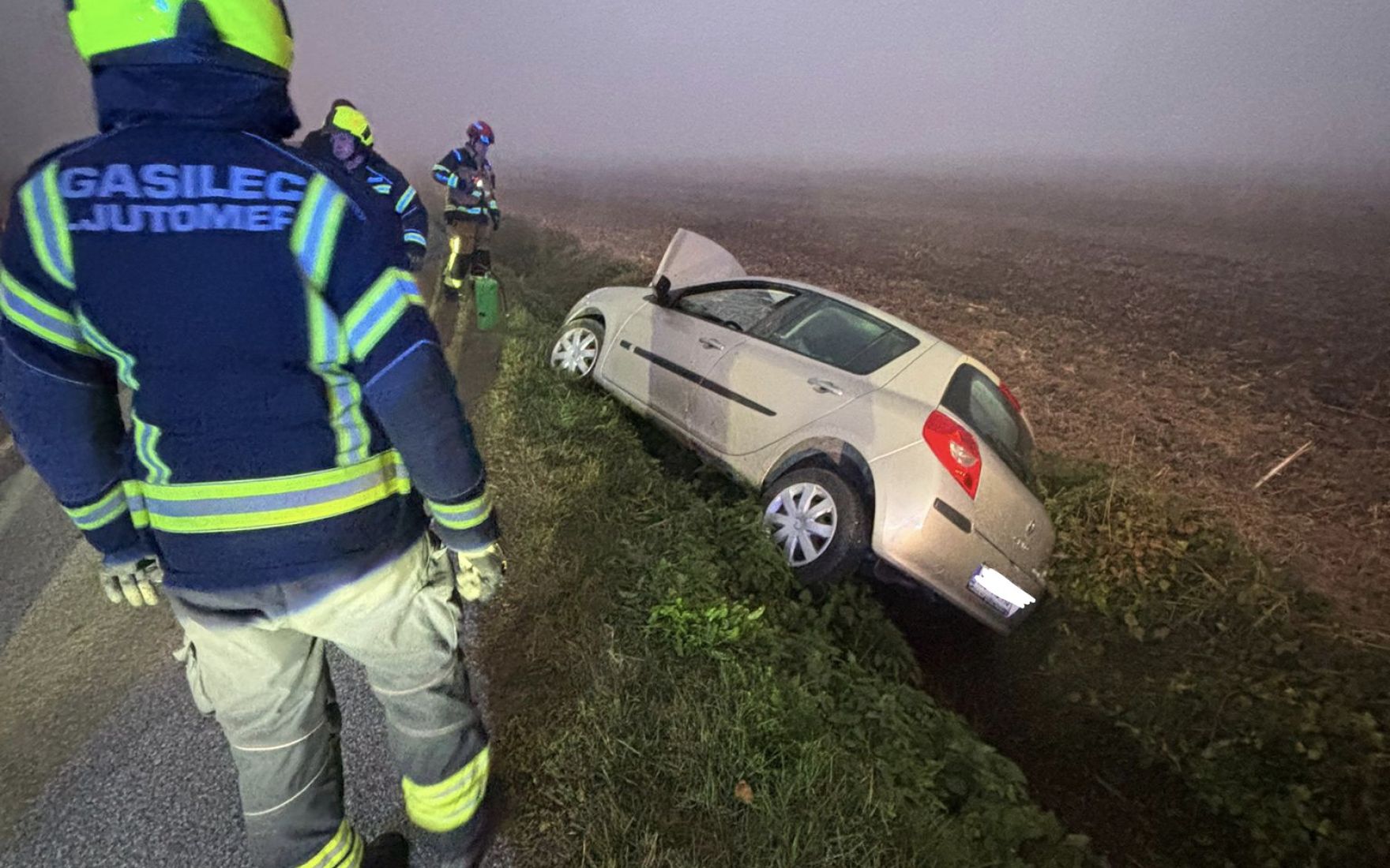 FOTO: Voznik zapeljal s ceste | Sobotainfo.com
