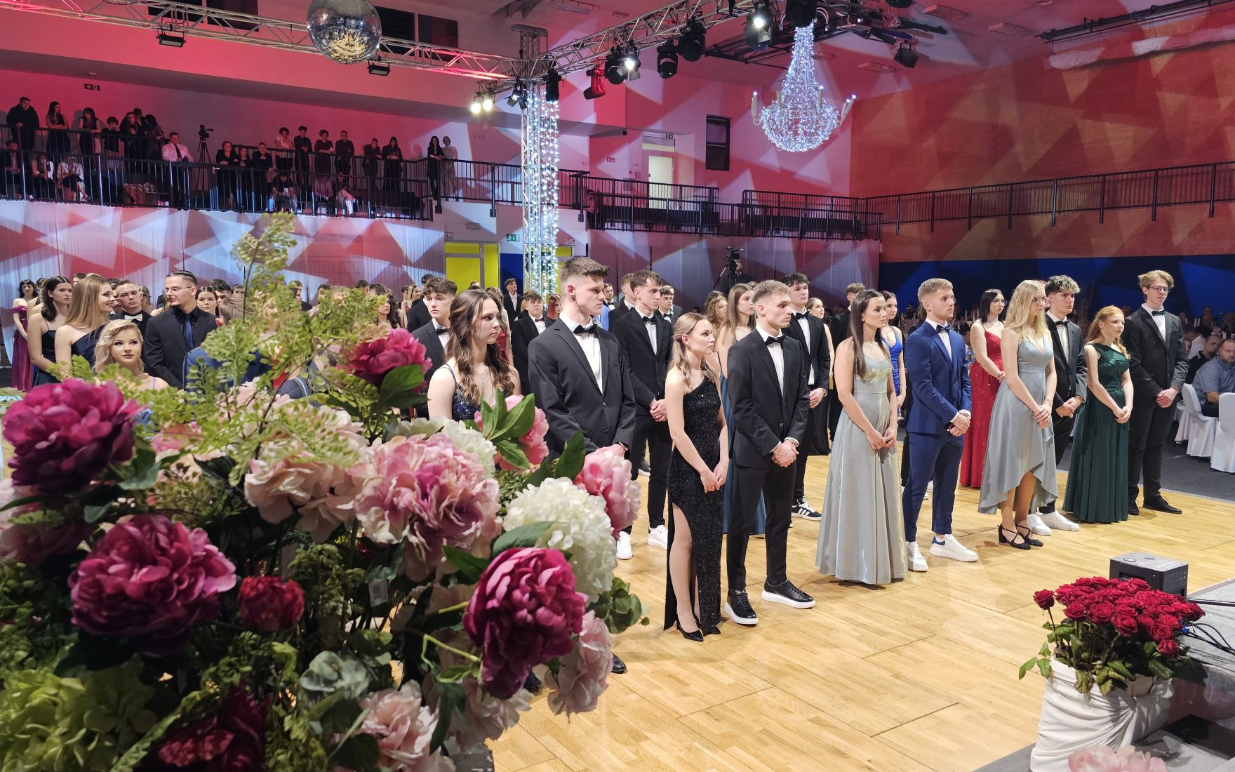 FOTO in VIDEO: Poglejte, kako je maturantski ples odplesal še drugi del ...