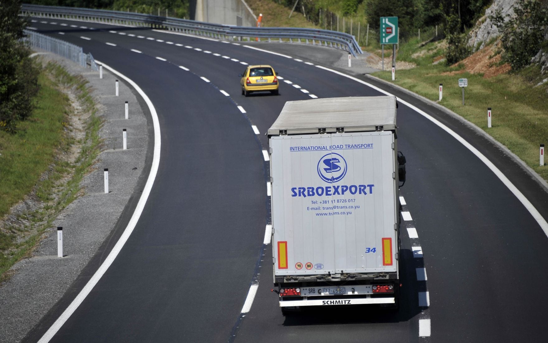 Promet: Predmet na vozišču ovira promet na štajerski avtocesti, napoved ...