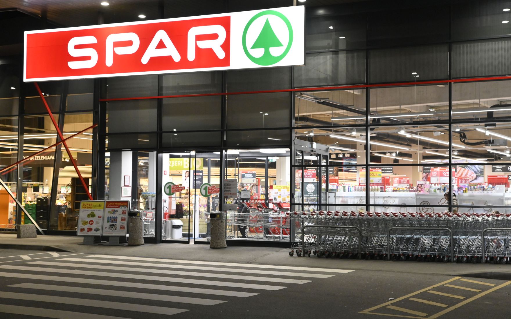 Kako Spar odgovarja na obtožbe zadrug, da ne kupujejo dovolj slovenske ...