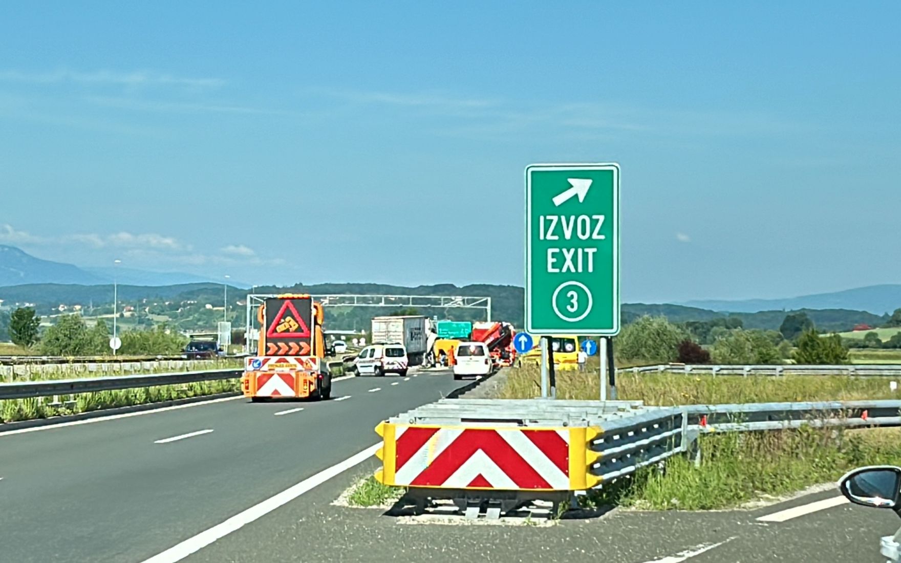 FOTO in VIDEO: Na pomurski avtocesti trčila tovornjaka, vzpostavljena ...