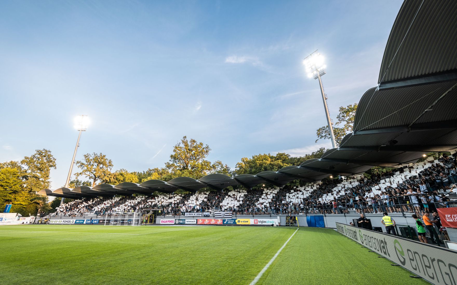 Pogodba podpisana, podrobnosti nejasne: Je Juncaj postal ...