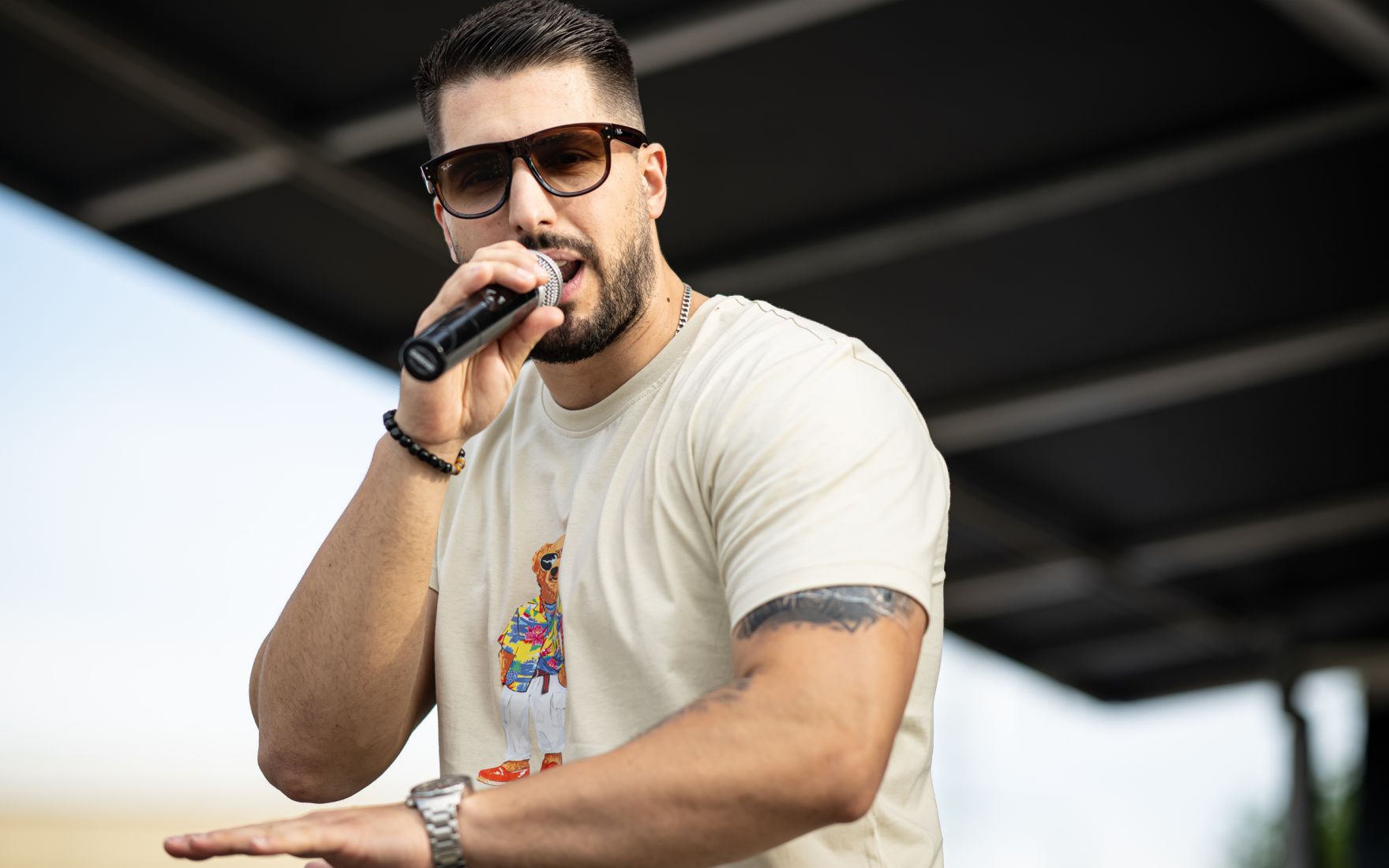 Challe Salle zanika obtožbe, podporo mu je izkazala tudi njegova ...