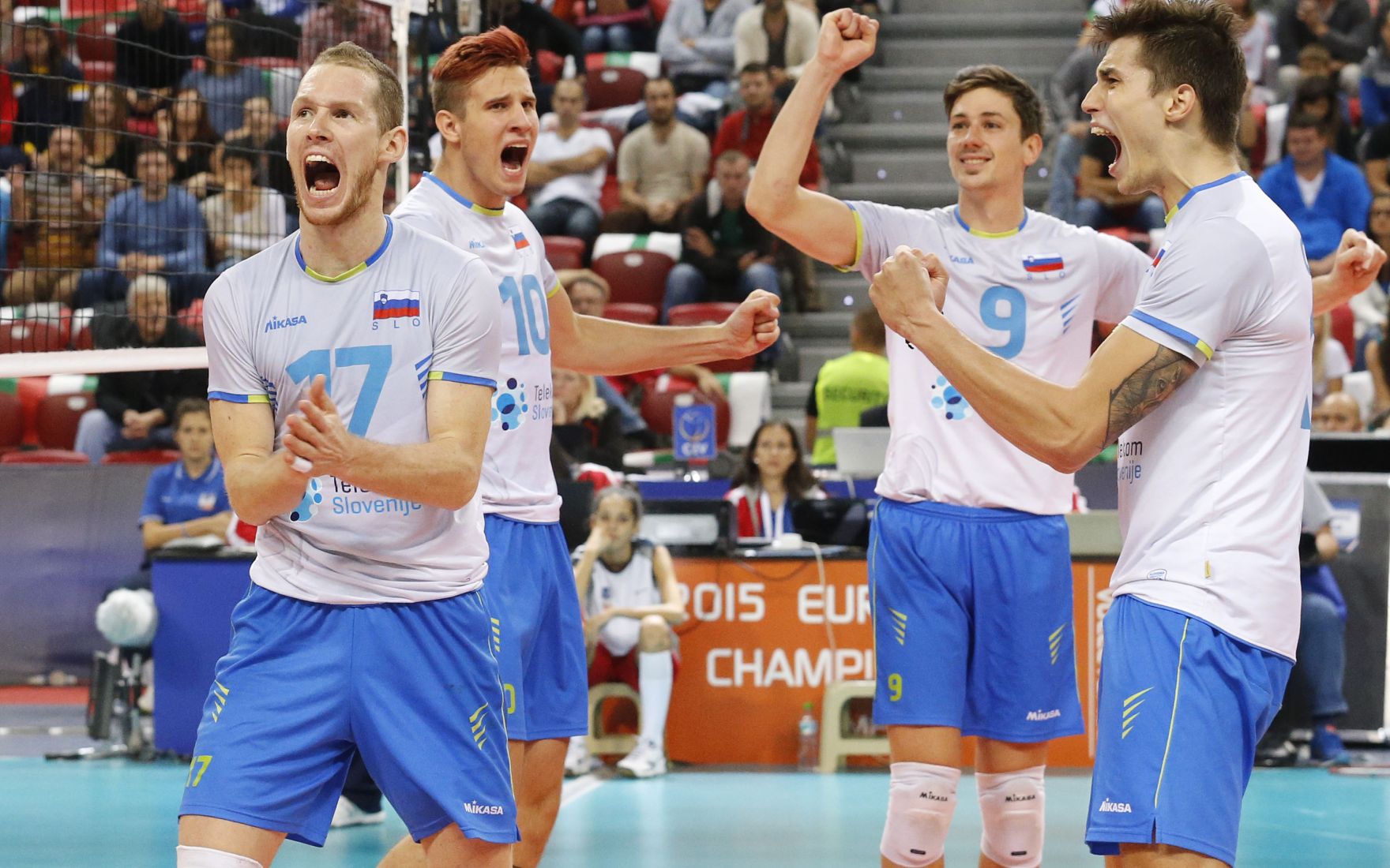 Slovenski odbojkarji z vrhunsko predstavo nadigrali Srbe in se prebili v četrtfinale ...