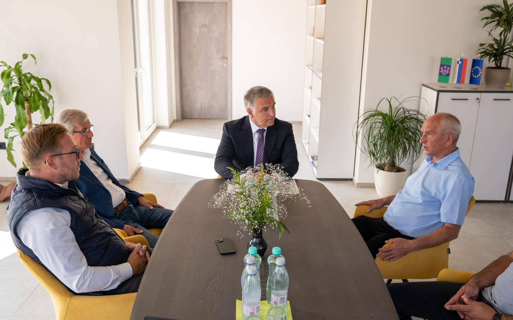 Goričko po uničujoči toči obiskal predsednik državnega sveta ...