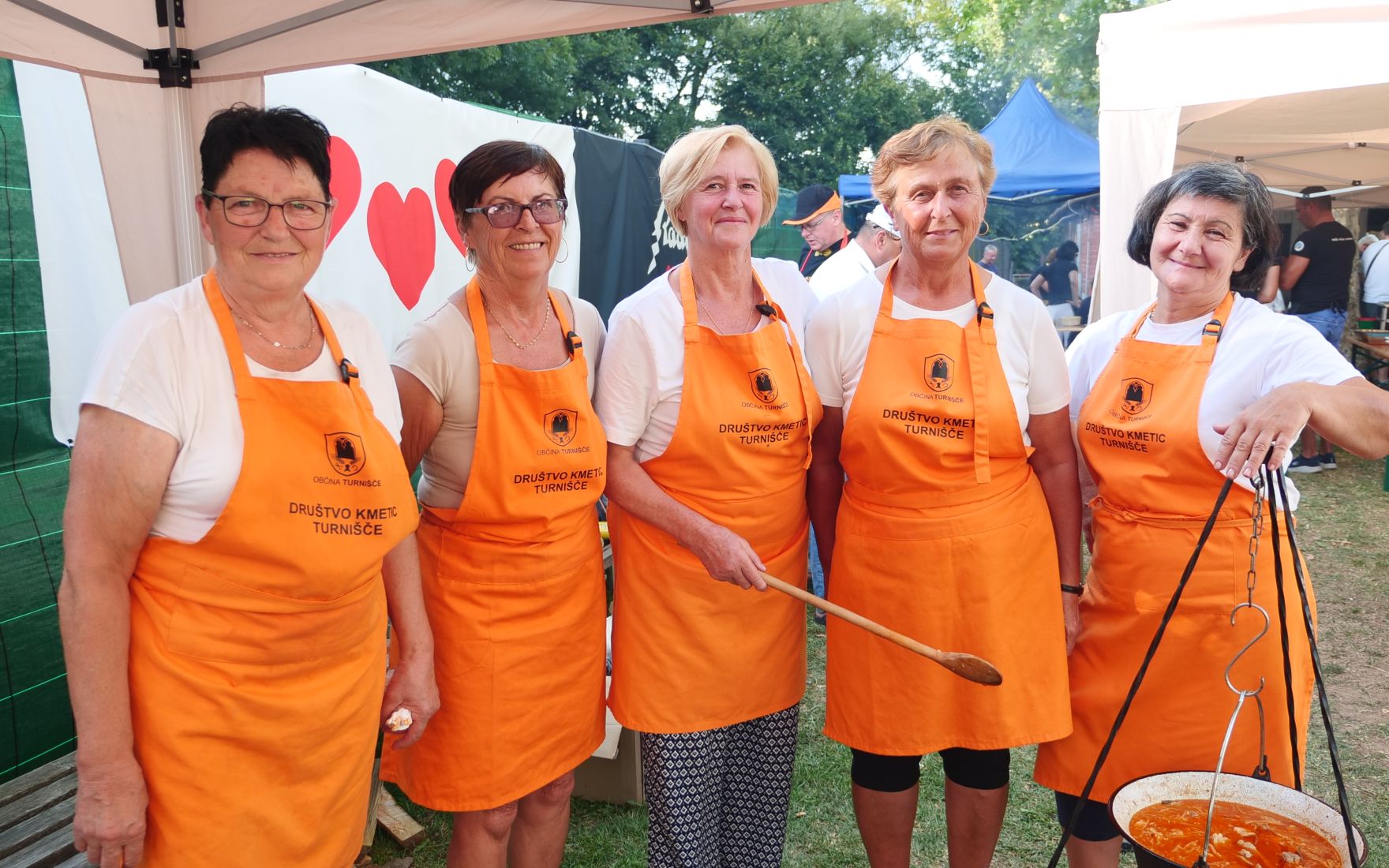 FOTO in VIDEO: V Veliki Polani tekmujejo v kuhanju bujte repe ...