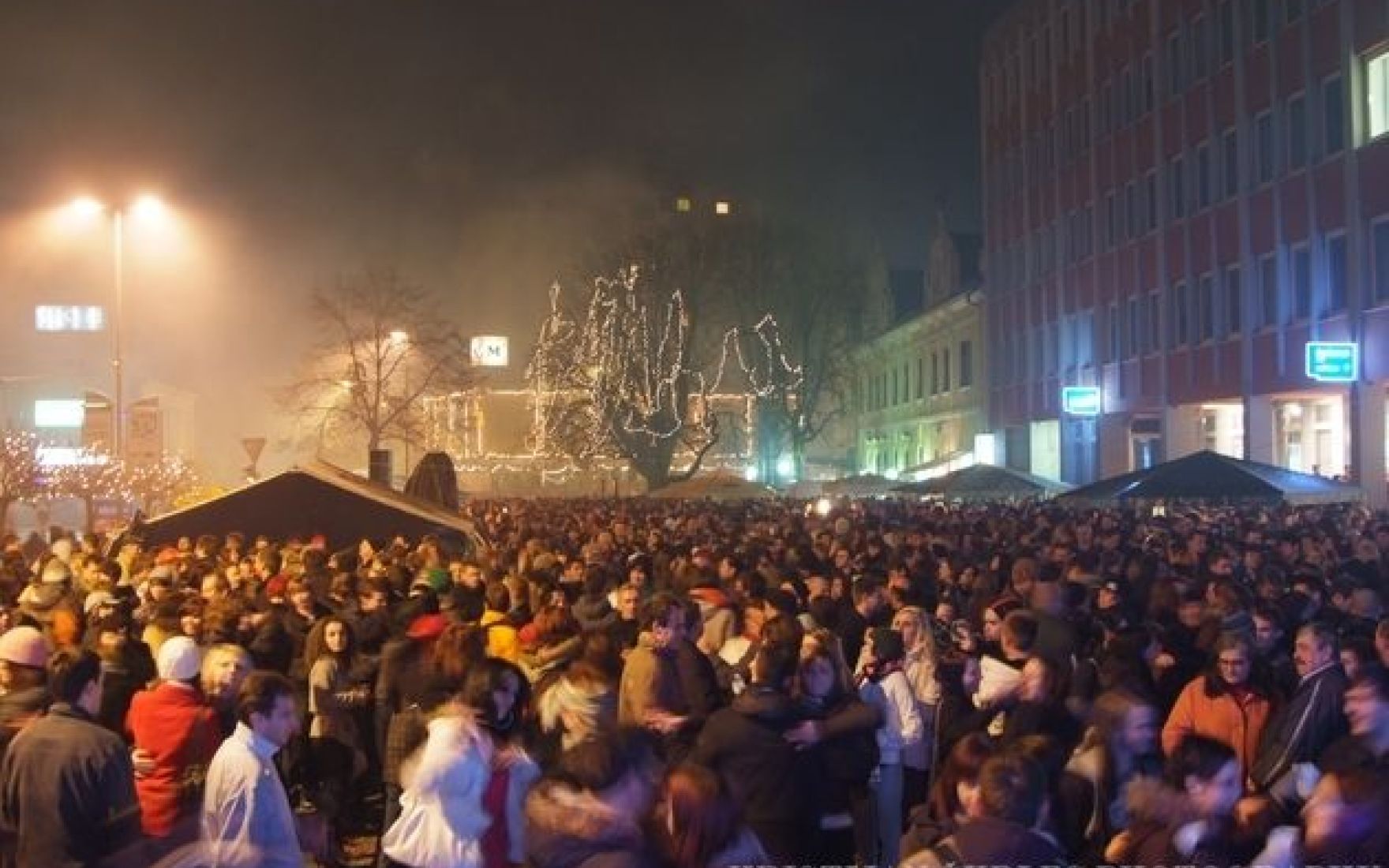 Fotozgodba: Silvestrovanje na prostem v Murski Soboti | Sobotainfo.com Fotozgodba: Silvestrovanje na prostem v Murski Soboti | Sobotainfo.com