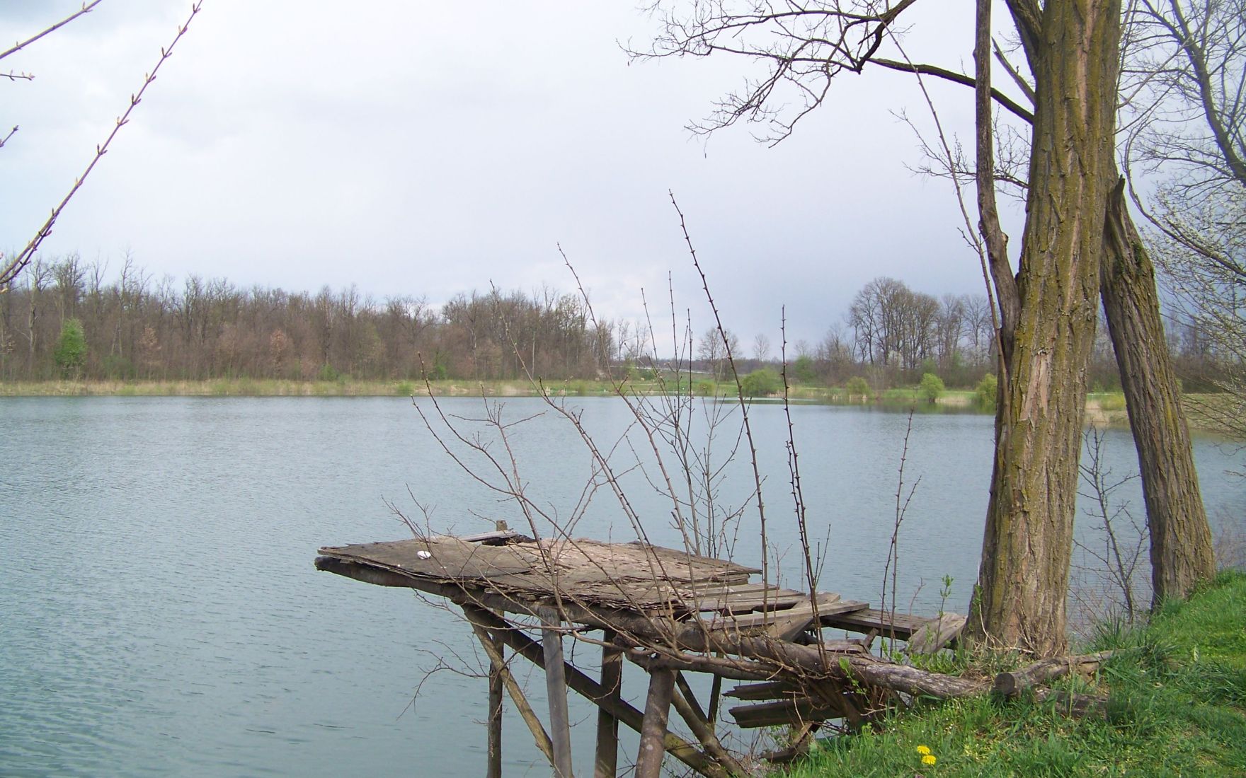 Vodni biser kvari uničen in nevaren leseni podest | Sobotainfo.com