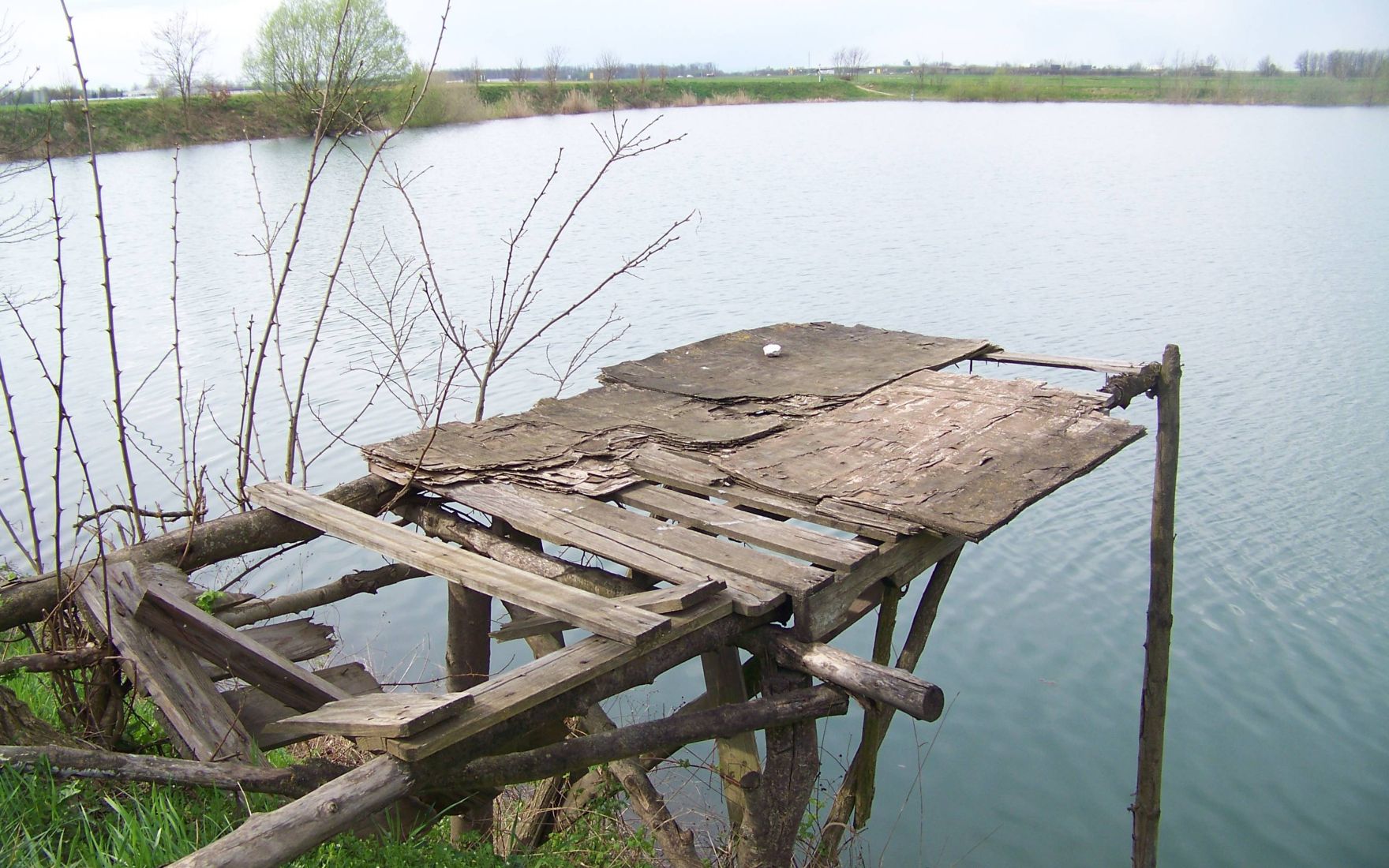 Vodni biser kvari uničen in nevaren leseni podest | Sobotainfo.com