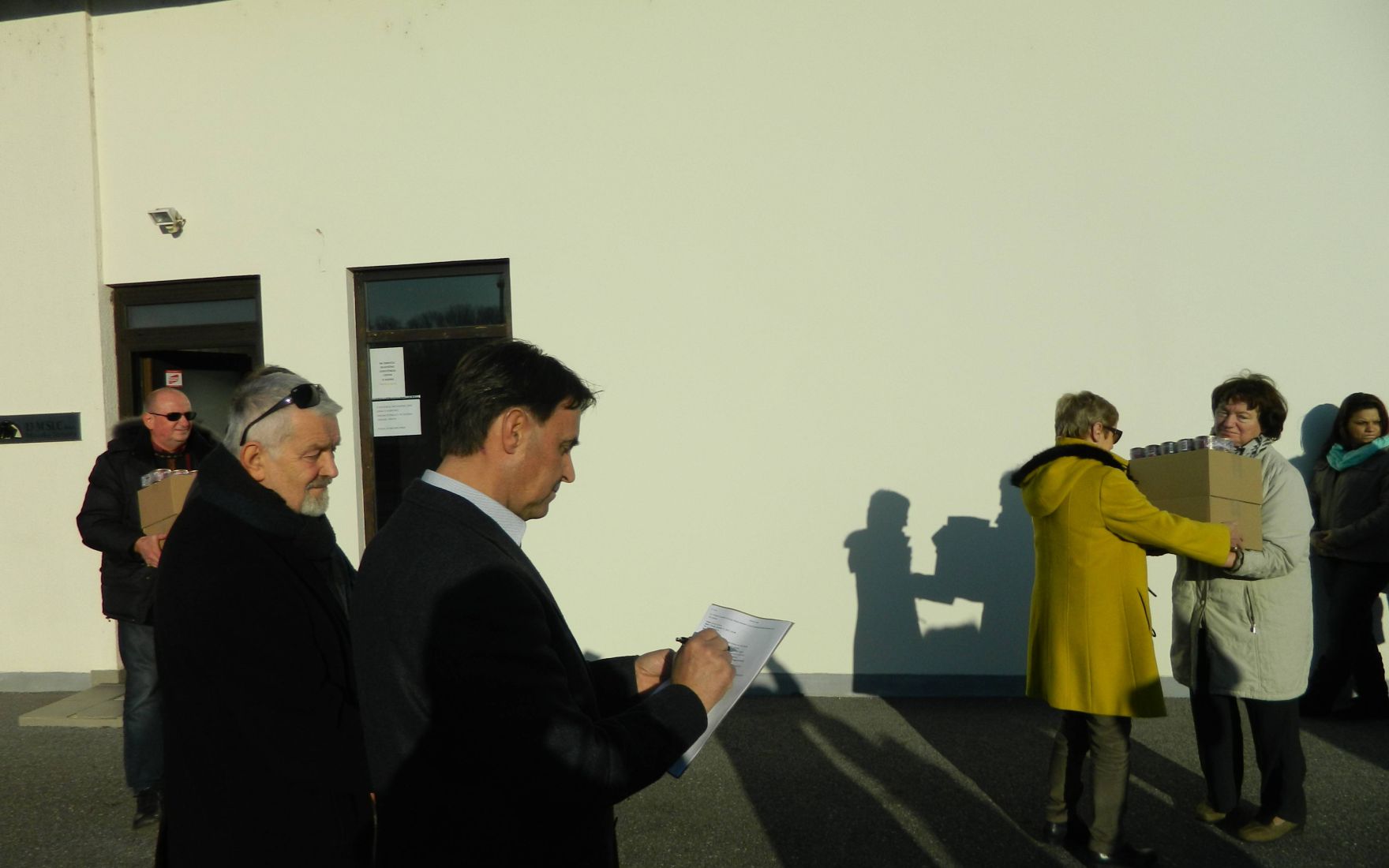 Odrekli so se malicam, da bi podarili pakete socialno šibkim ...