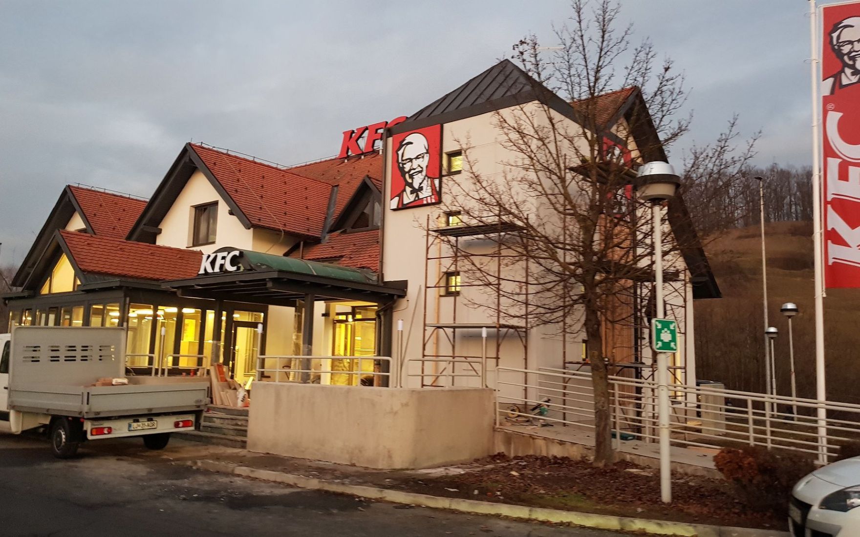 Prvi KFC v Sloveniji že odprl vrata | Sobotainfo.com