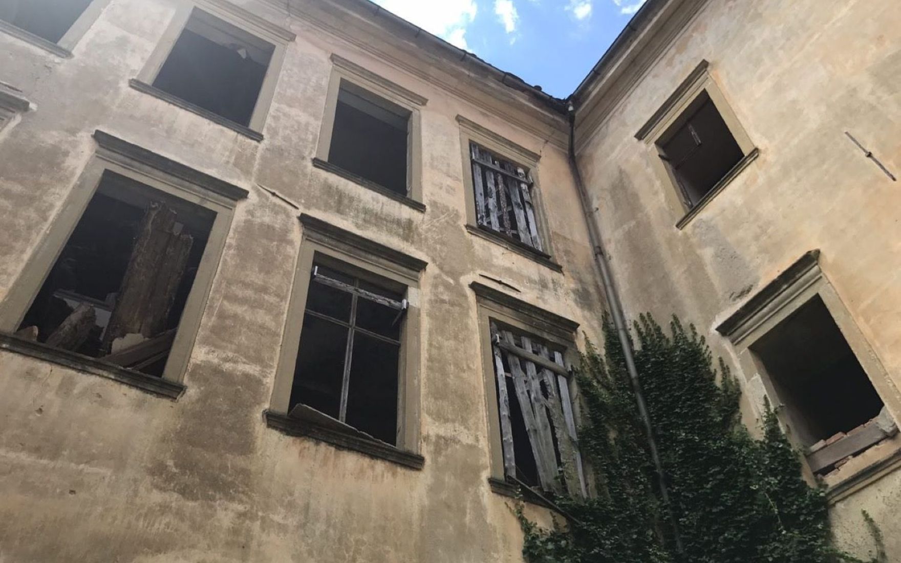 Grad prodajajo kar na Bolhi | Sobotainfo.com