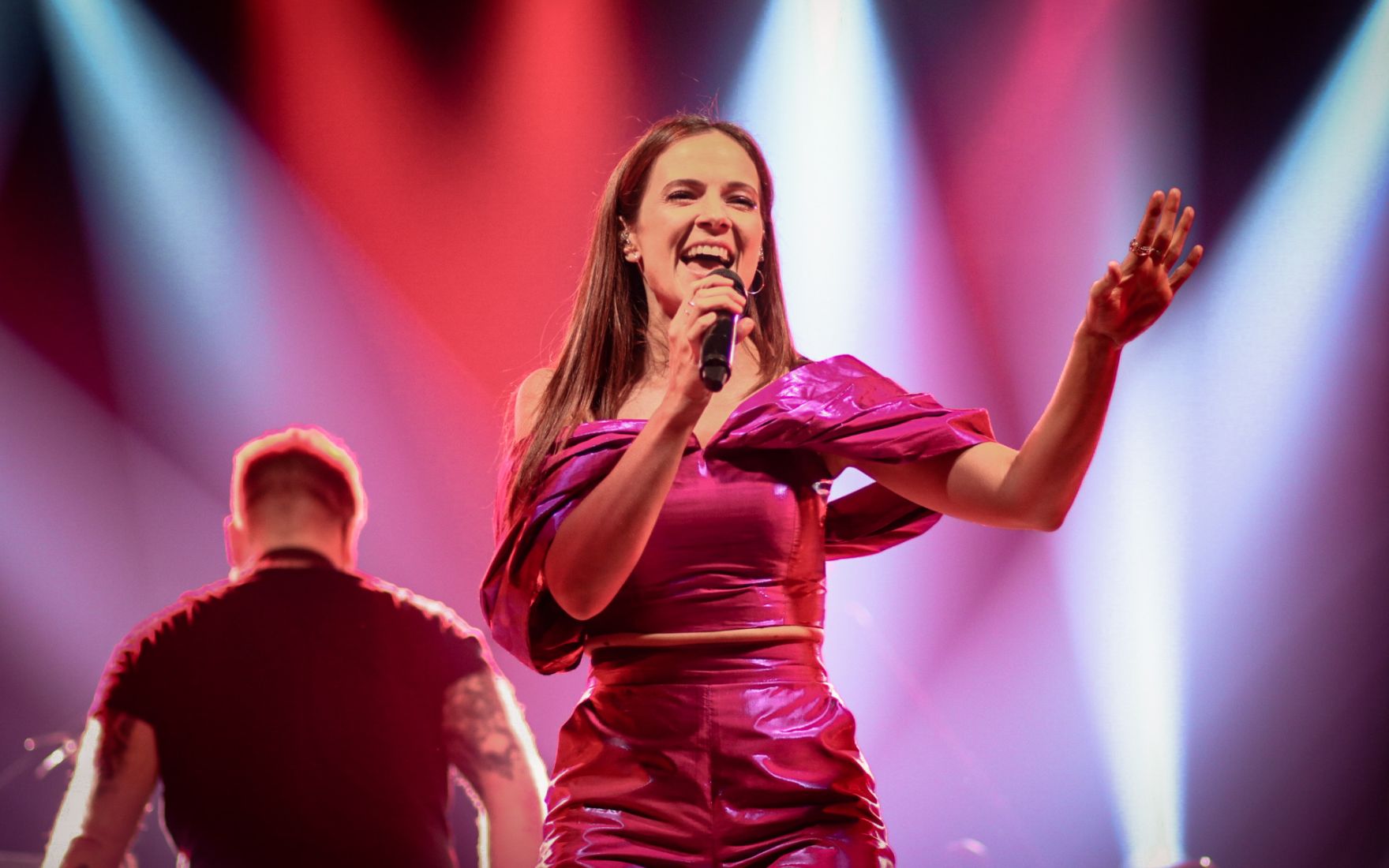 FOTO in VIDEO: Nina Pušlar na koncertu v Murski Soboti pocartala ...