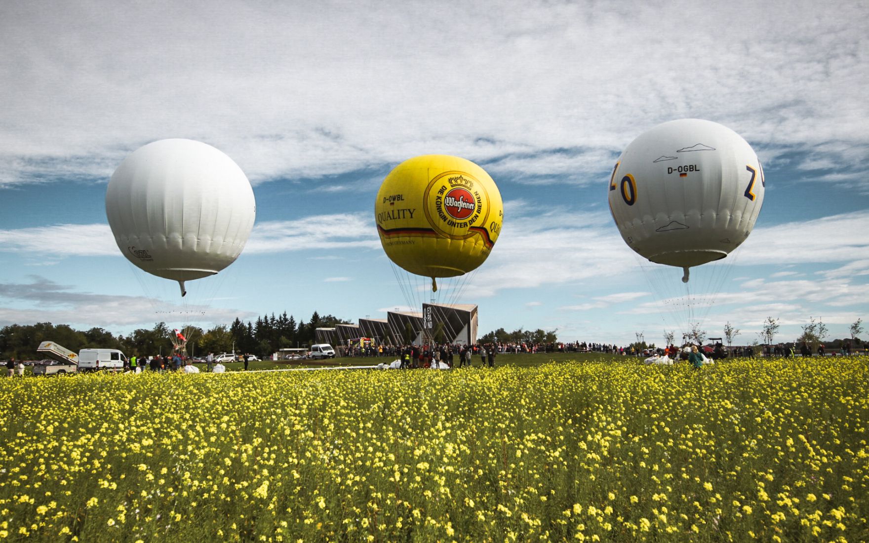 FOTO: Pisani baloni pričarali spektakel! Na letališču se je zbralo več ...