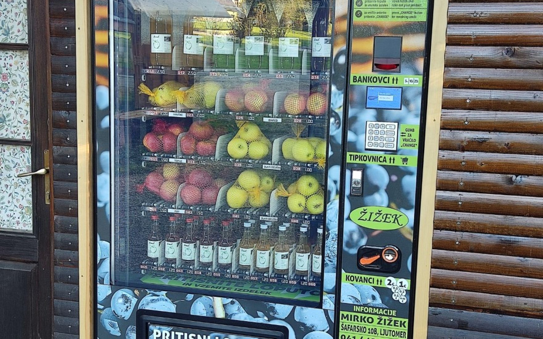 FOTO: V Razkrižju odslej nov samopostrežni avtomat s svežimi ...