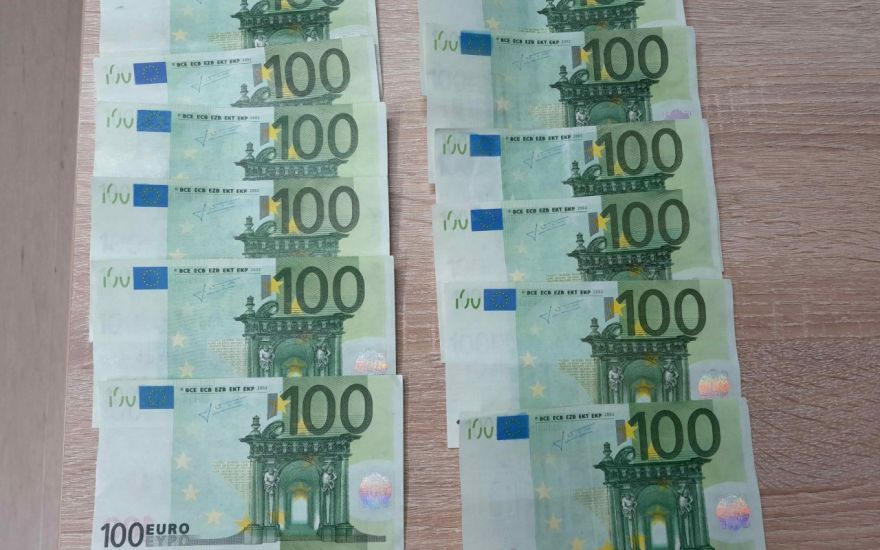 Policisti stopili na prste 53-letniku, ki je ponarejal denar ...