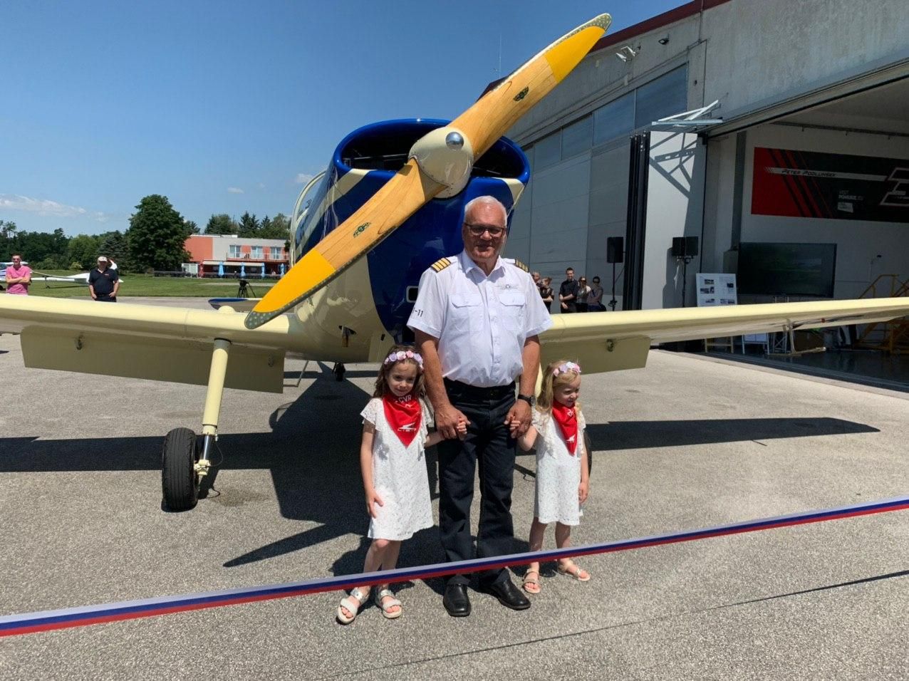 Iz soboškega letališča poletelo restavrirano letalo, staro več kot pol ...