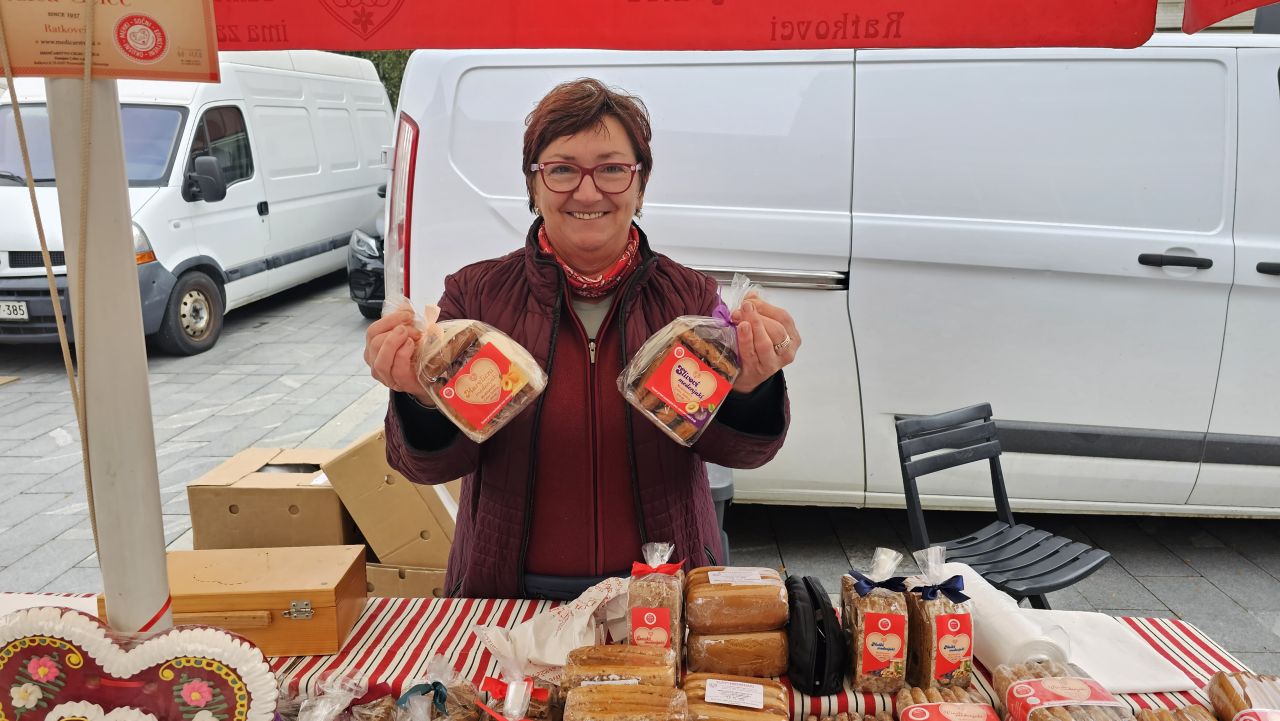 FOTO in VIDEO: V središču mesta že diši po klobasah in kuhanem vinu ...