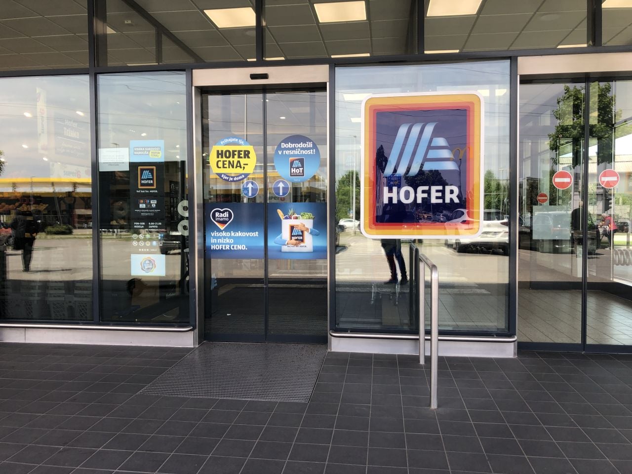 V trgovinah Hofer možno samo plačevanje z gotovino? | Sobotainfo.com