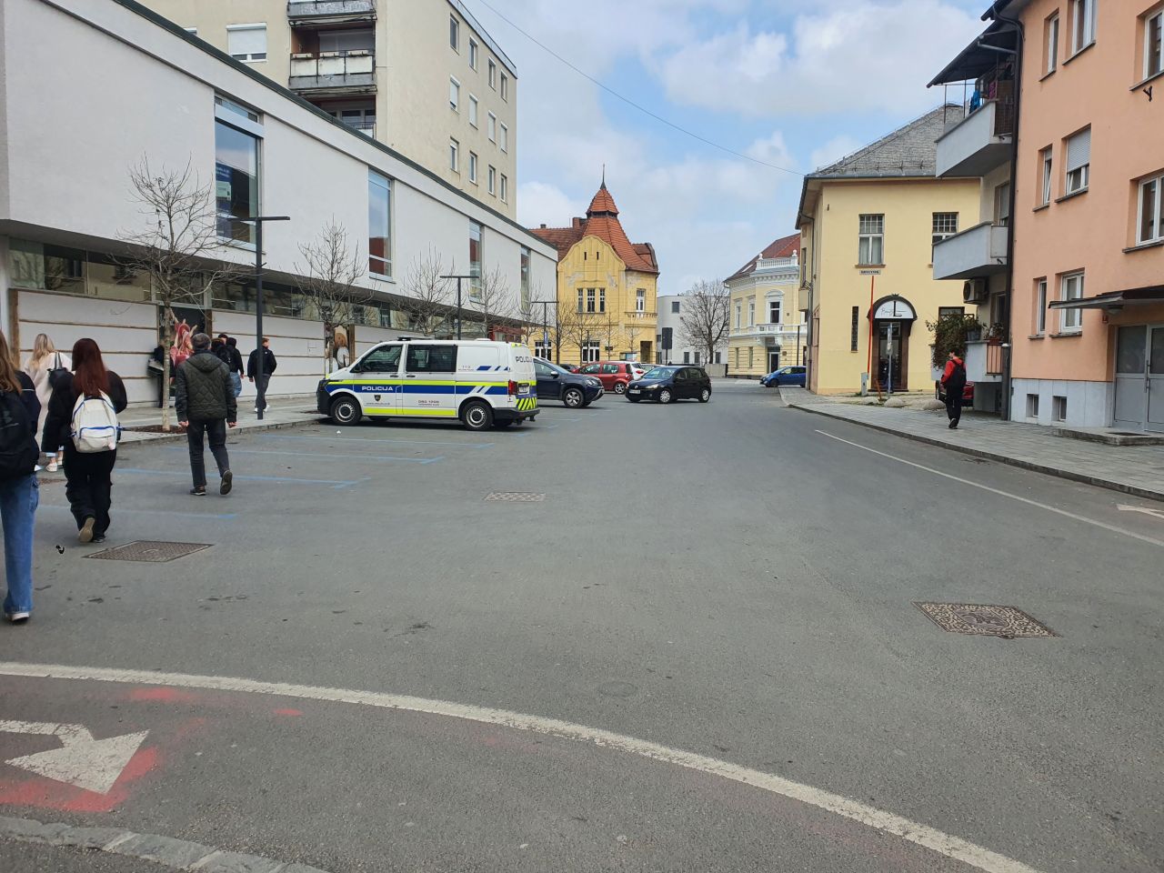 FOTO: V središču Murske Sobote več vozil policije, neuradno obračun ...