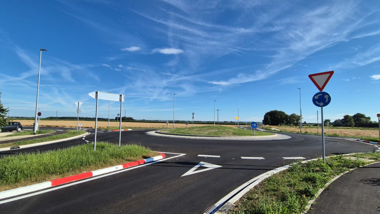 FOTO in VIDEO: V enem najbolj nevarnih križišč končno zraslo krožišče ...