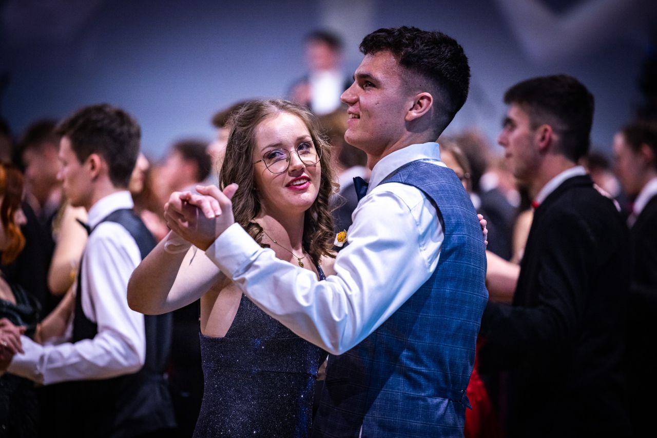 FOTO in VIDEO: Tako so maturantski ples odplesali dijaki Srednje ...