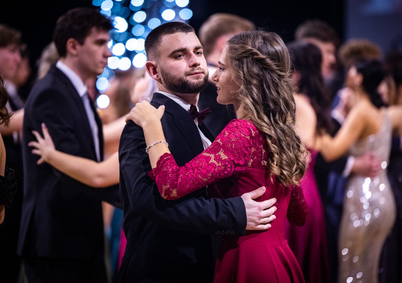 FOTO in VIDEO: Tako so maturantski ples odplesali dijaki Srednje ...