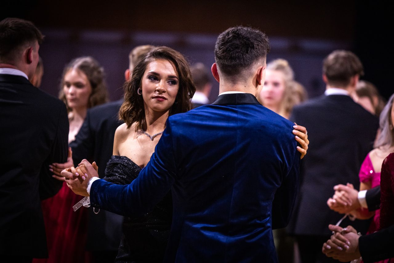 FOTO in VIDEO: Tako so maturantski ples odplesali dijaki Srednje ...