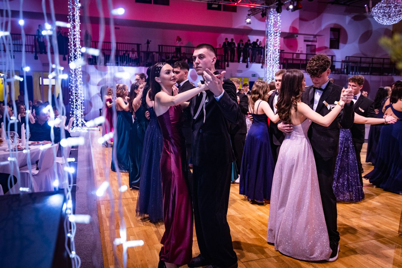 FOTO in VIDEO: Tako so maturantski ples odplesali dijaki Srednje ...