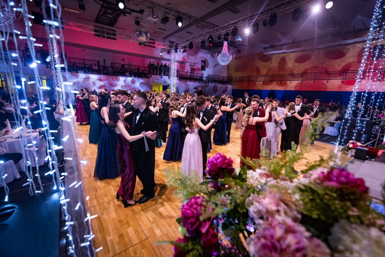 FOTO in VIDEO: Tako so maturantski ples odplesali dijaki Srednje ...