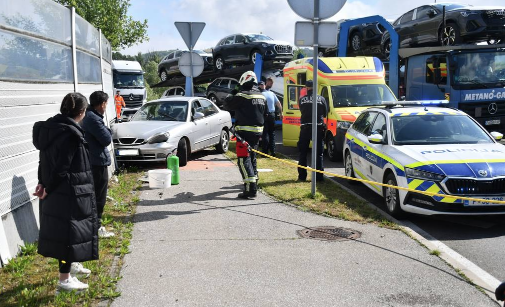 Na izvozu iz avtoceste močno počilo, ena oseba poškodovana | Sobotainfo.com